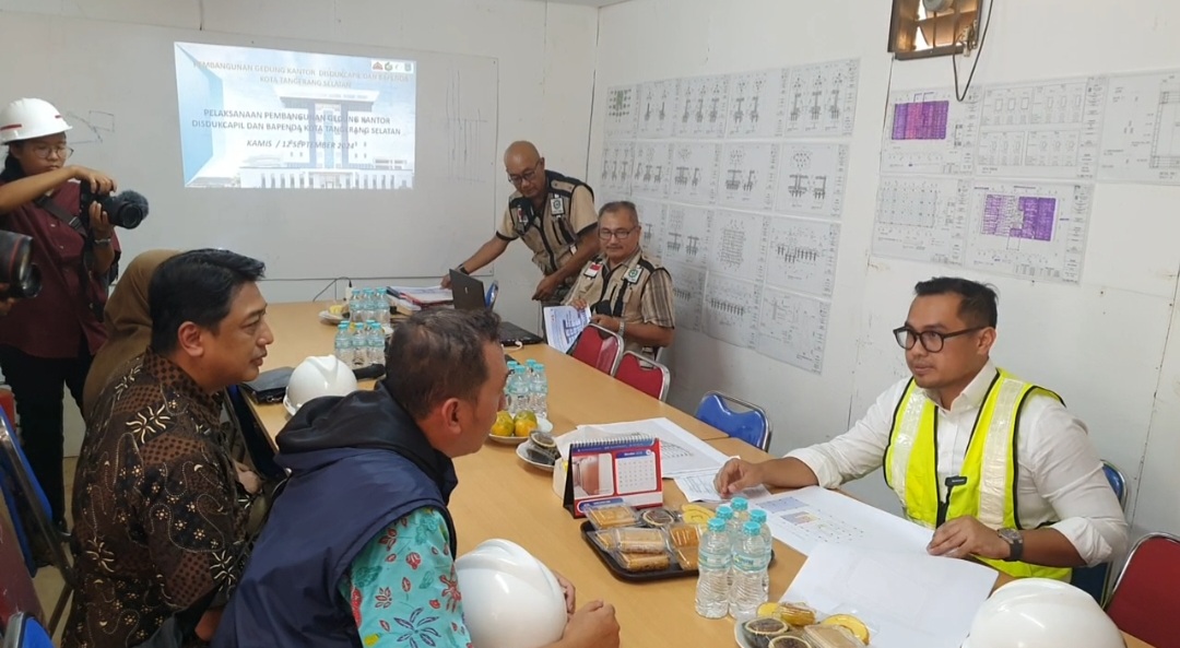 Pilar Pantau Proyek Gedung Bapenda Tangsel